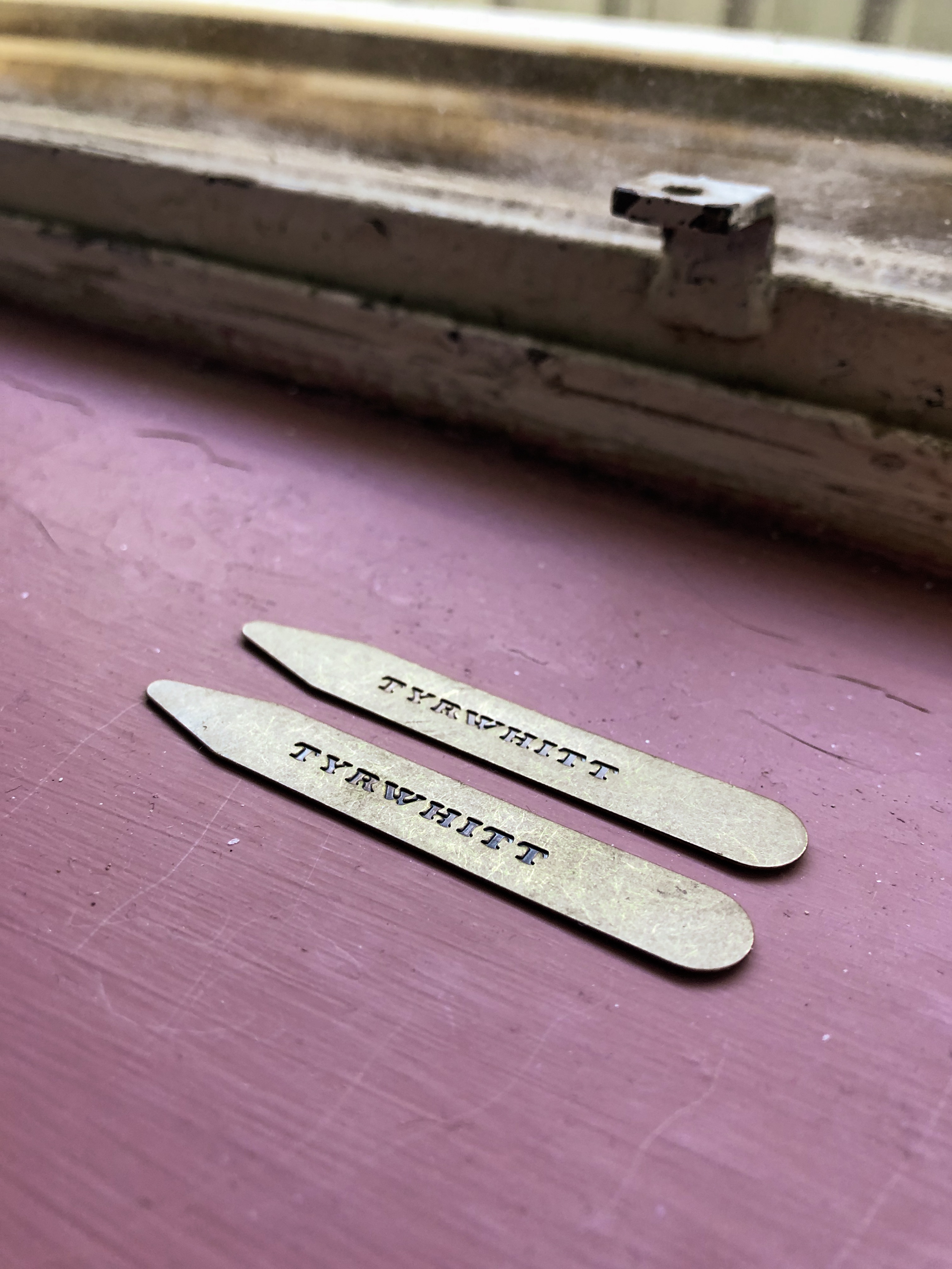 The Curse of the Fly Away Collar (and how to vanquish it!) – SamTalksStyle